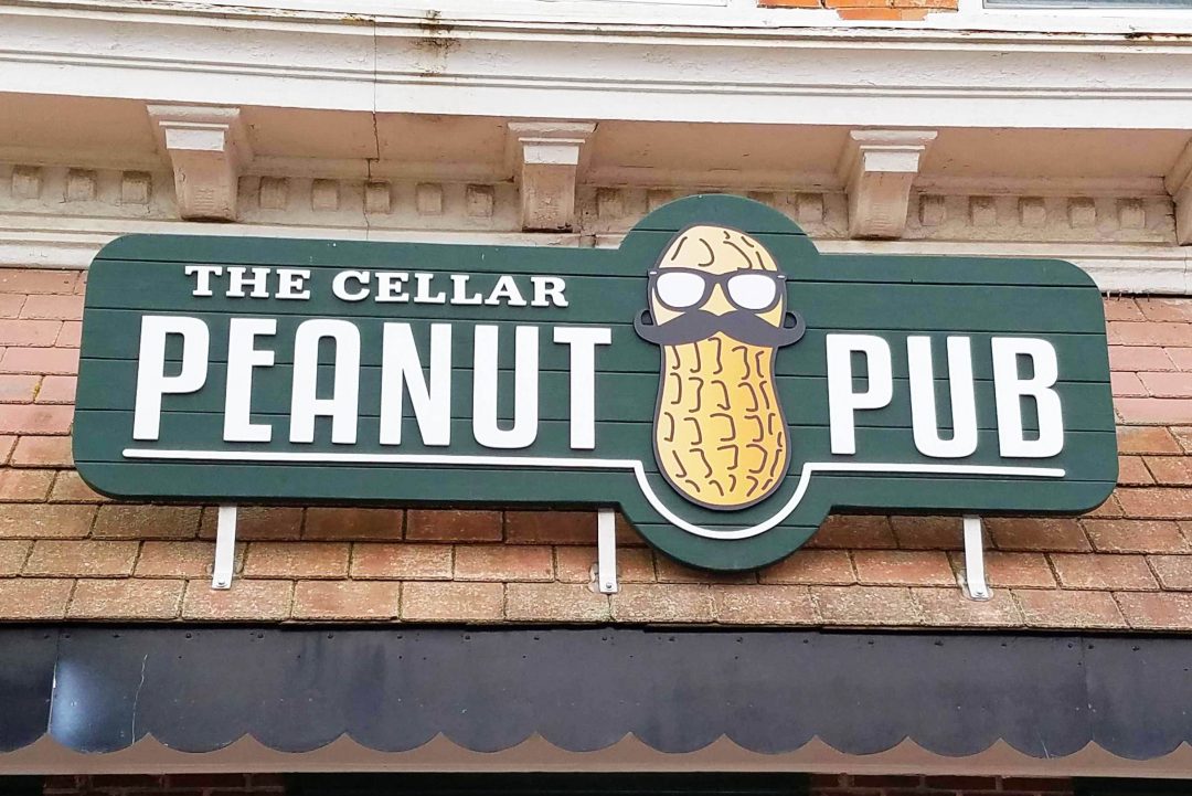 Pella Engraving & Sign Company | Home