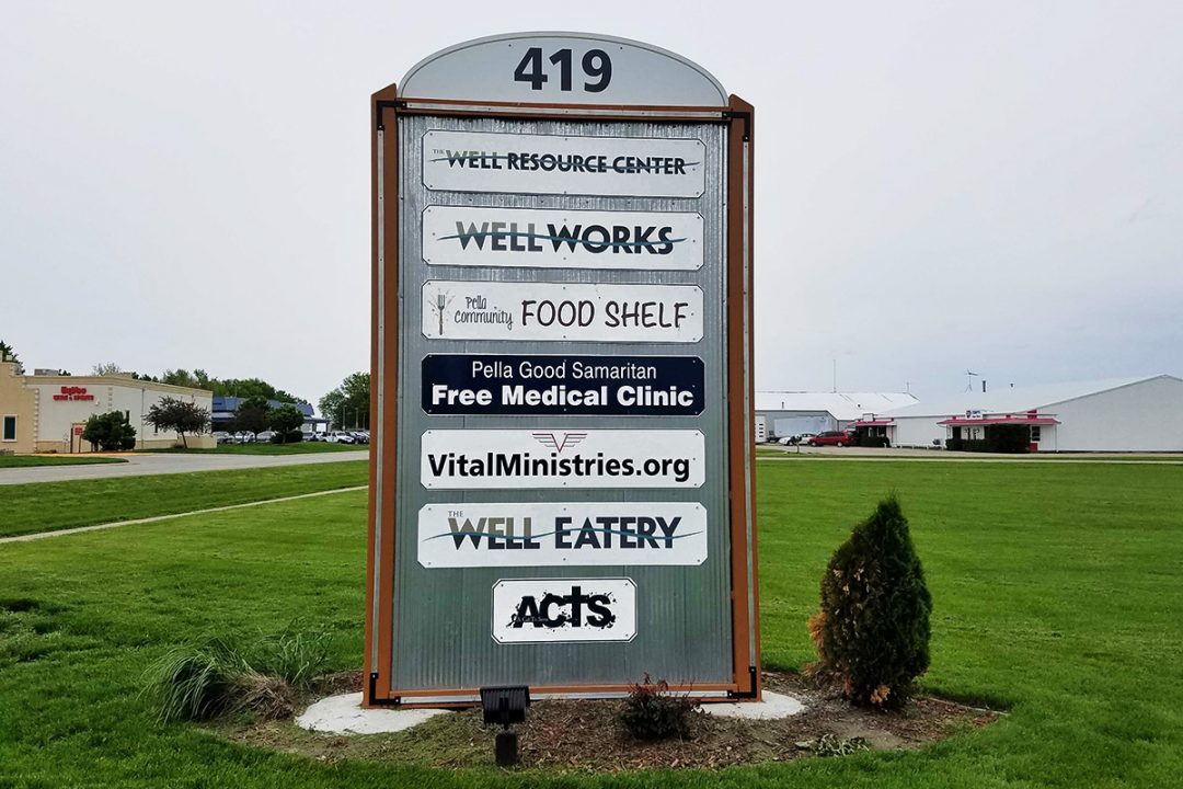 Storefront Signage | Pella Engraving & Sign Company