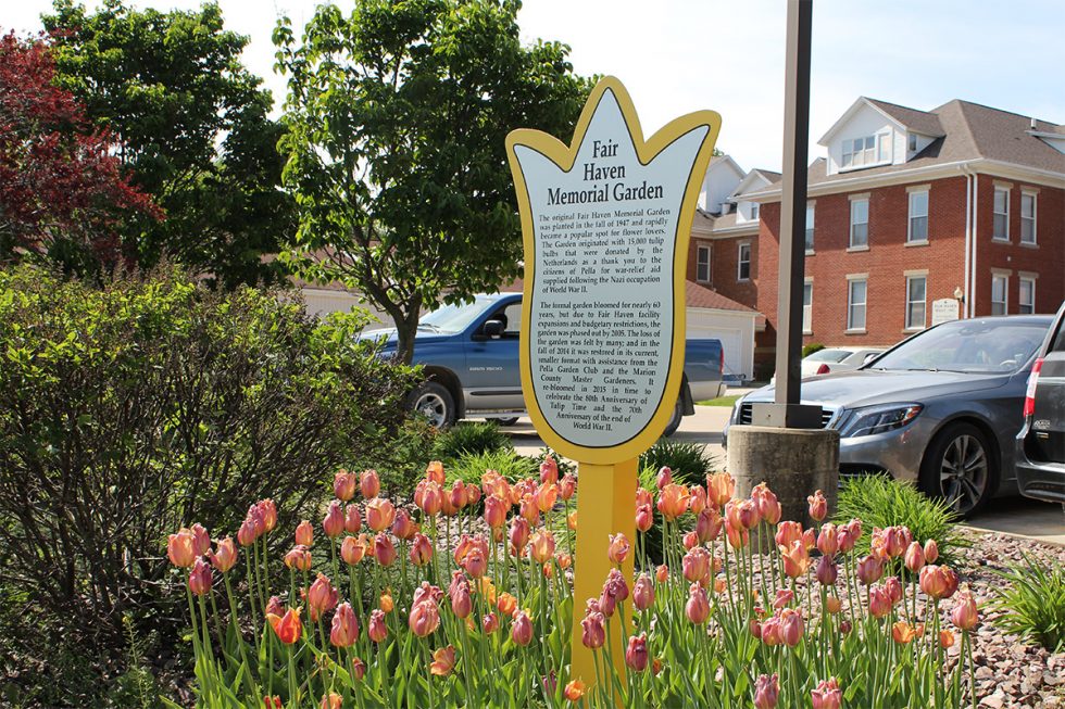 Plaque Display Stakes | Pella Engraving & Sign Company